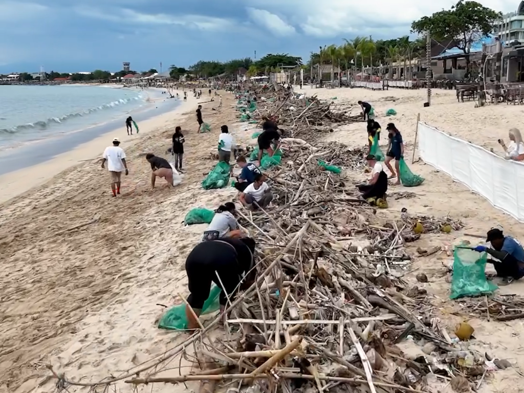 Over 1.500 Volunteers Clear 47.000 Kilograms of Plastic in Massive Bali ...