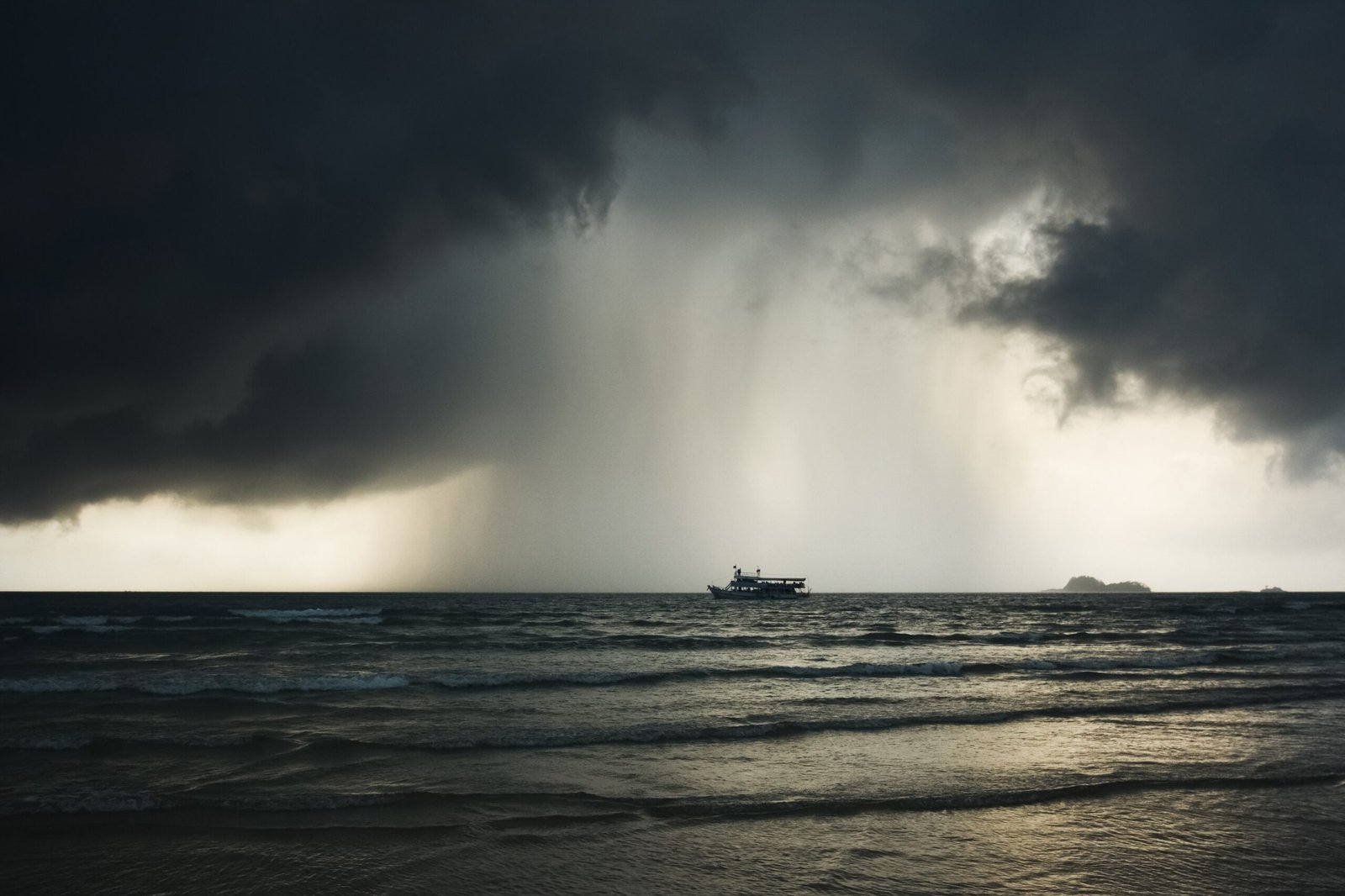 BMKG Warns of Potential Weather Impacts from Tropical Cyclone Seed 96S ...